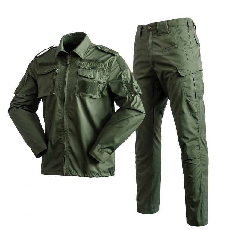 Windproof green military uniform for training